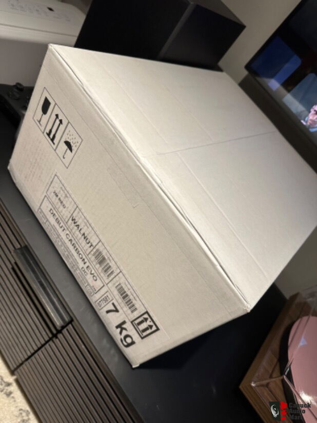 BNIB Pro-Ject Debut Carbon Evo Walnut Photo #4452267 - Canuck Audio Mart