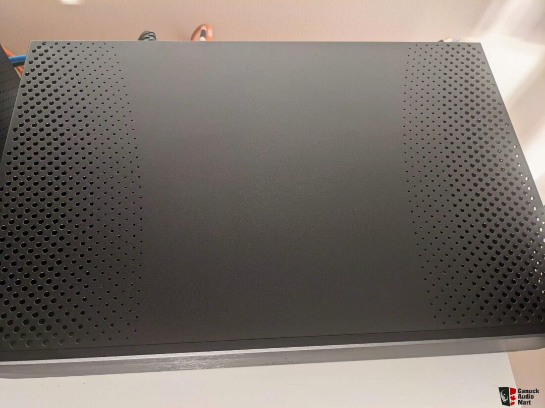 Atoll AM200 Signature power amp. Flawless condition. Approx. 8 months ...