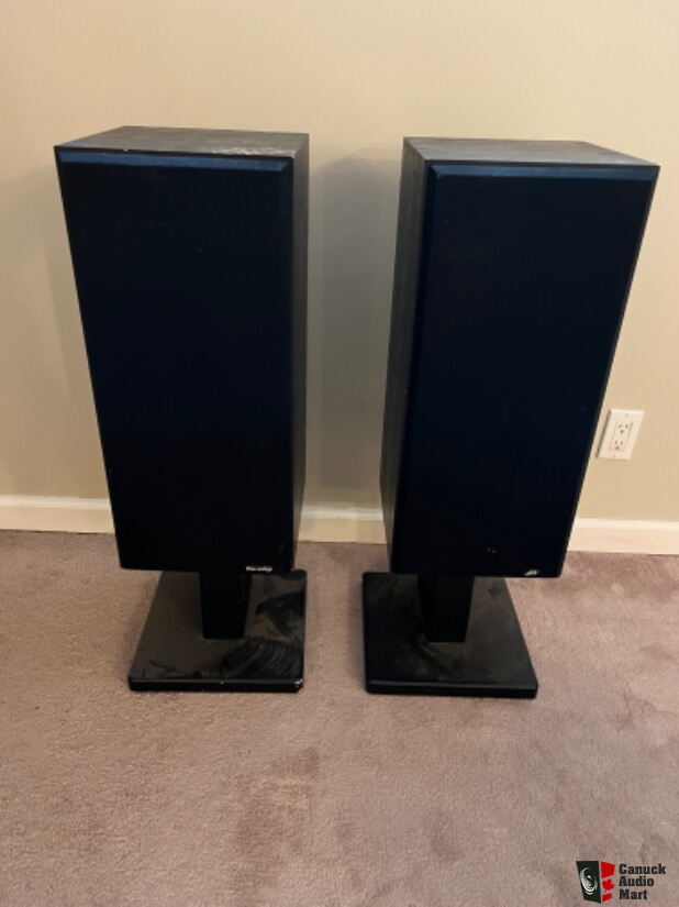 Paradigm Model 7se speakers with stands Photo #4546513 - Canuck Audio Mart