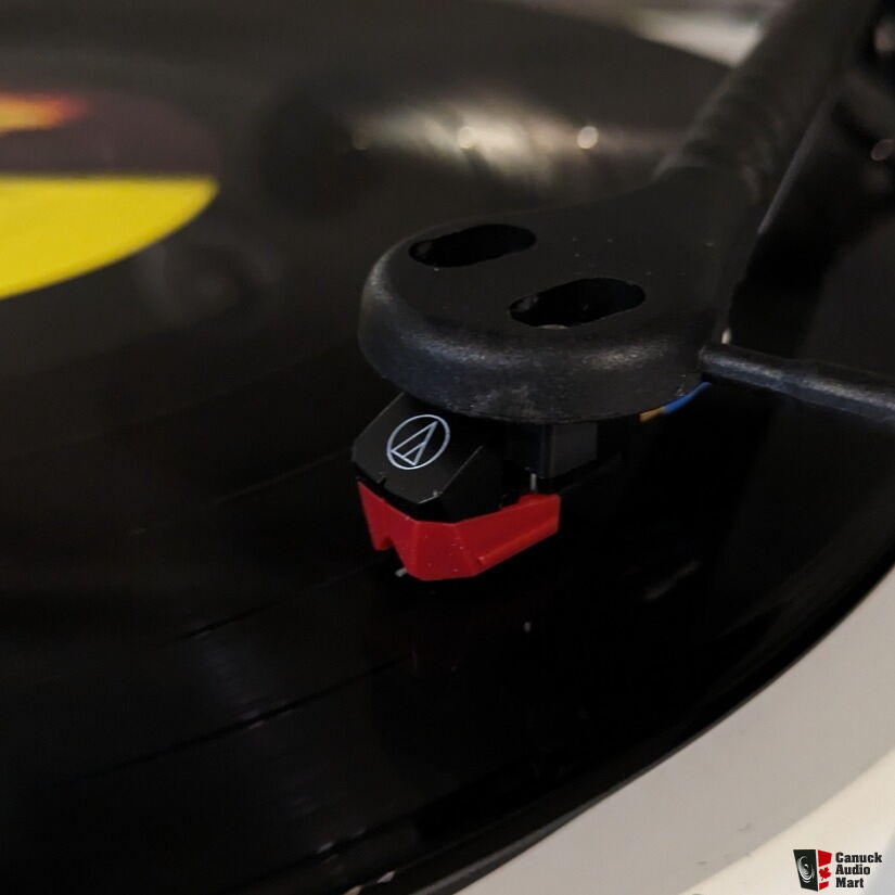 Elipson turntable with powered speakers Photo #4549406 - US Audio Mart