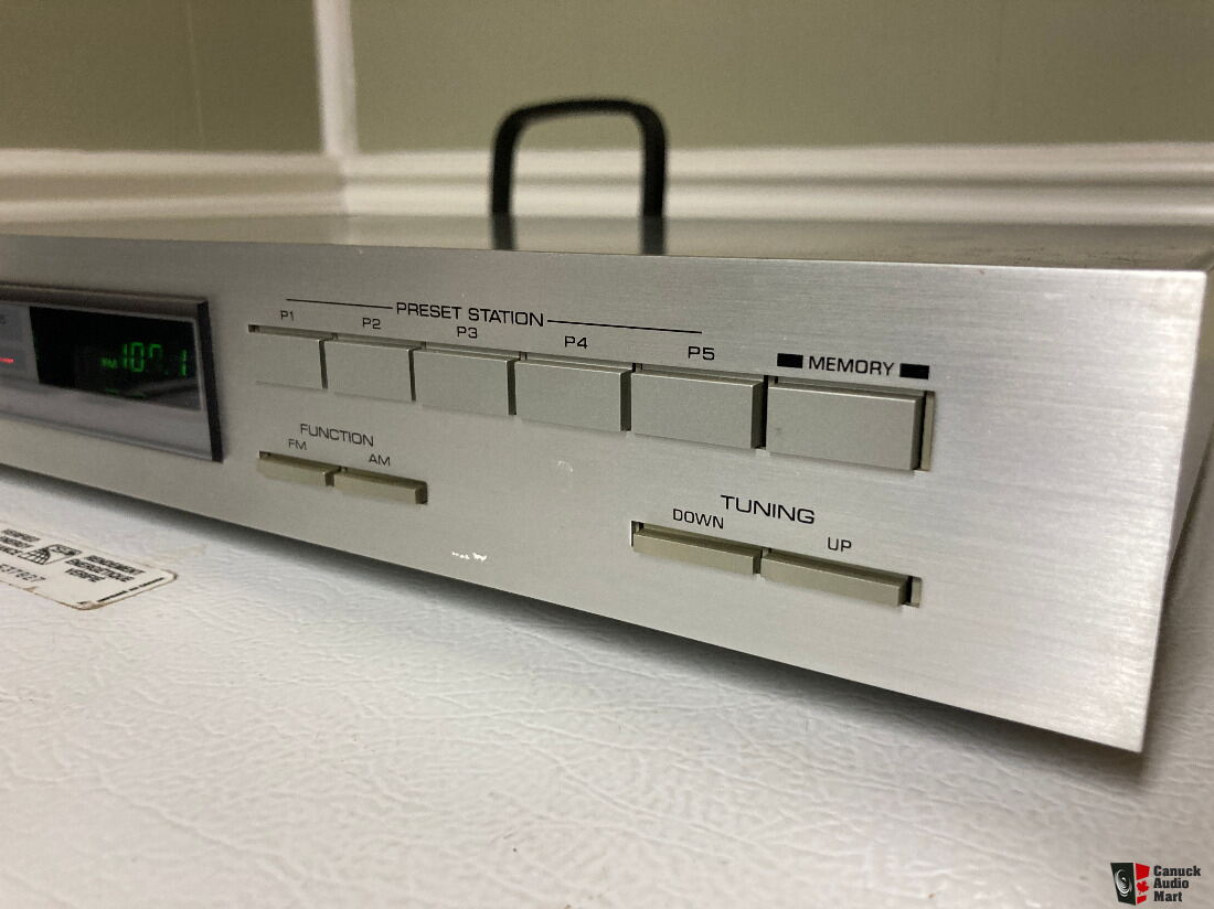 Yamaha T-500 AM/FM Stereo Tuner Photo #4563529 - Canuck Audio Mart