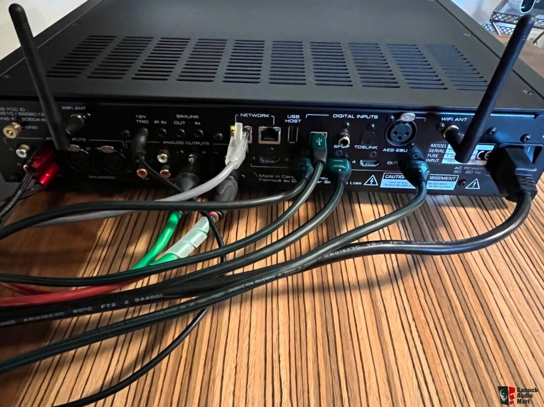 Simaudio Moon 390 Network Player/Preamp & Moon 330A power amplifier ...
