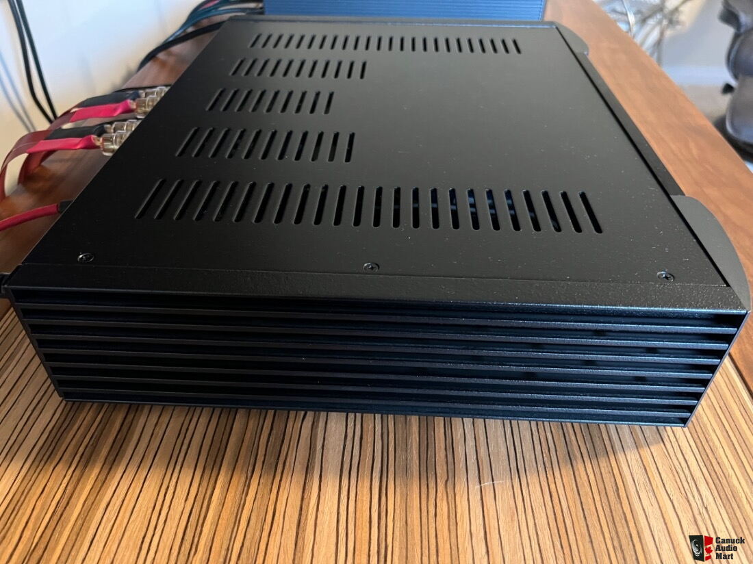 Simaudio Moon 390 Network Player/Preamp & Moon 330A power amplifier ...
