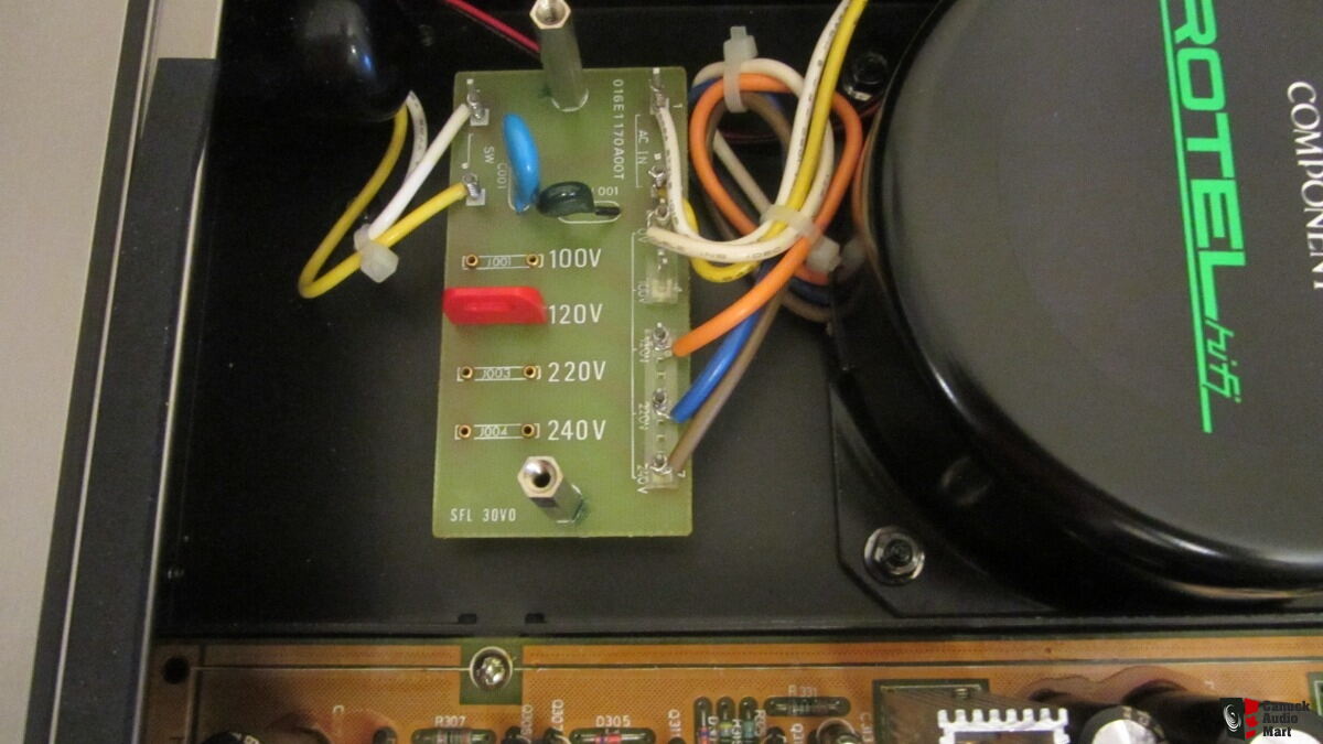 Rotel Michi RHQ-10 phono preamplifier Photo #4573346 - Canuck Audio Mart
