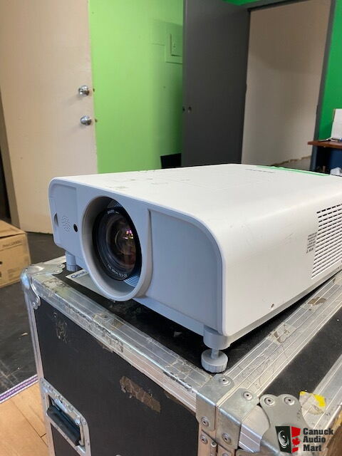Sanyo PLC XT25L 4500 lumen projector For Sale - Canuck Audio Mart