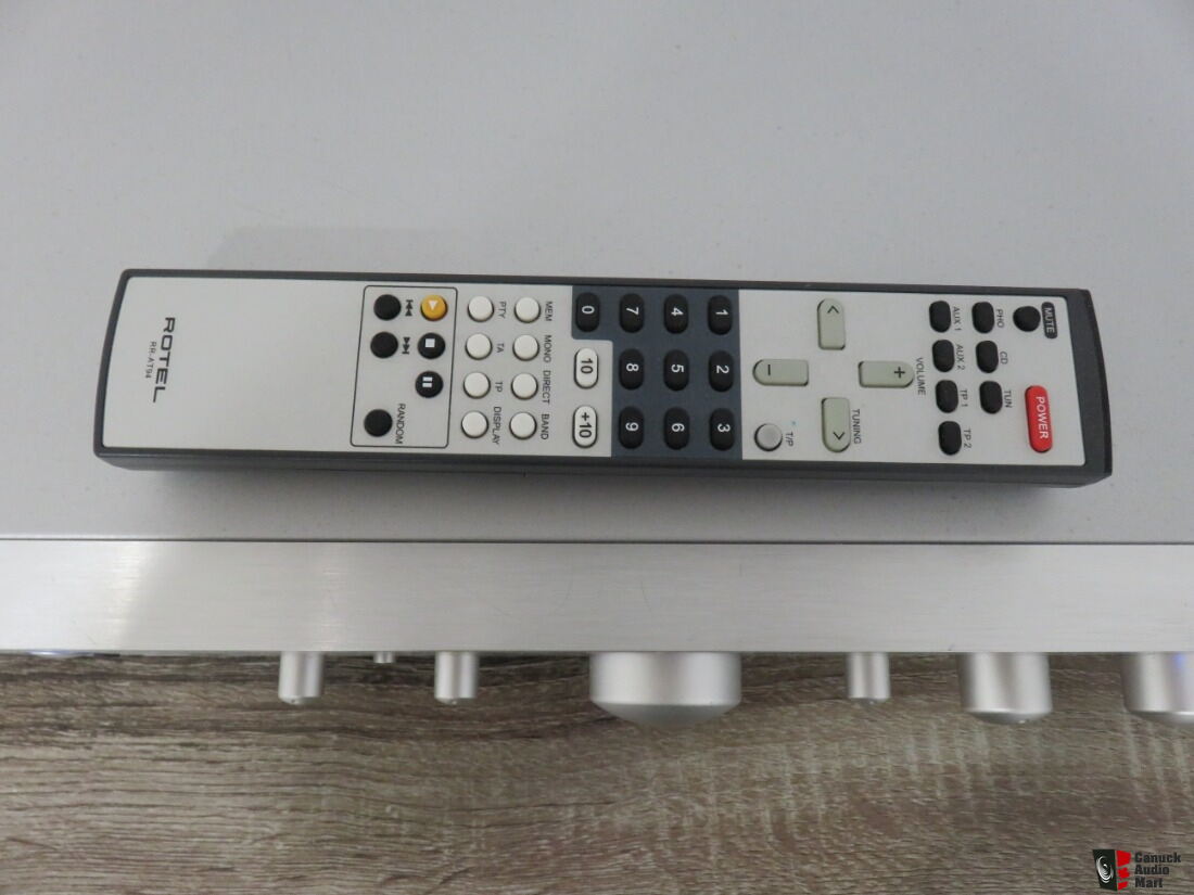 Rotel RC-1550 preamplifier Photo #4630382 - Canuck Audio Mart