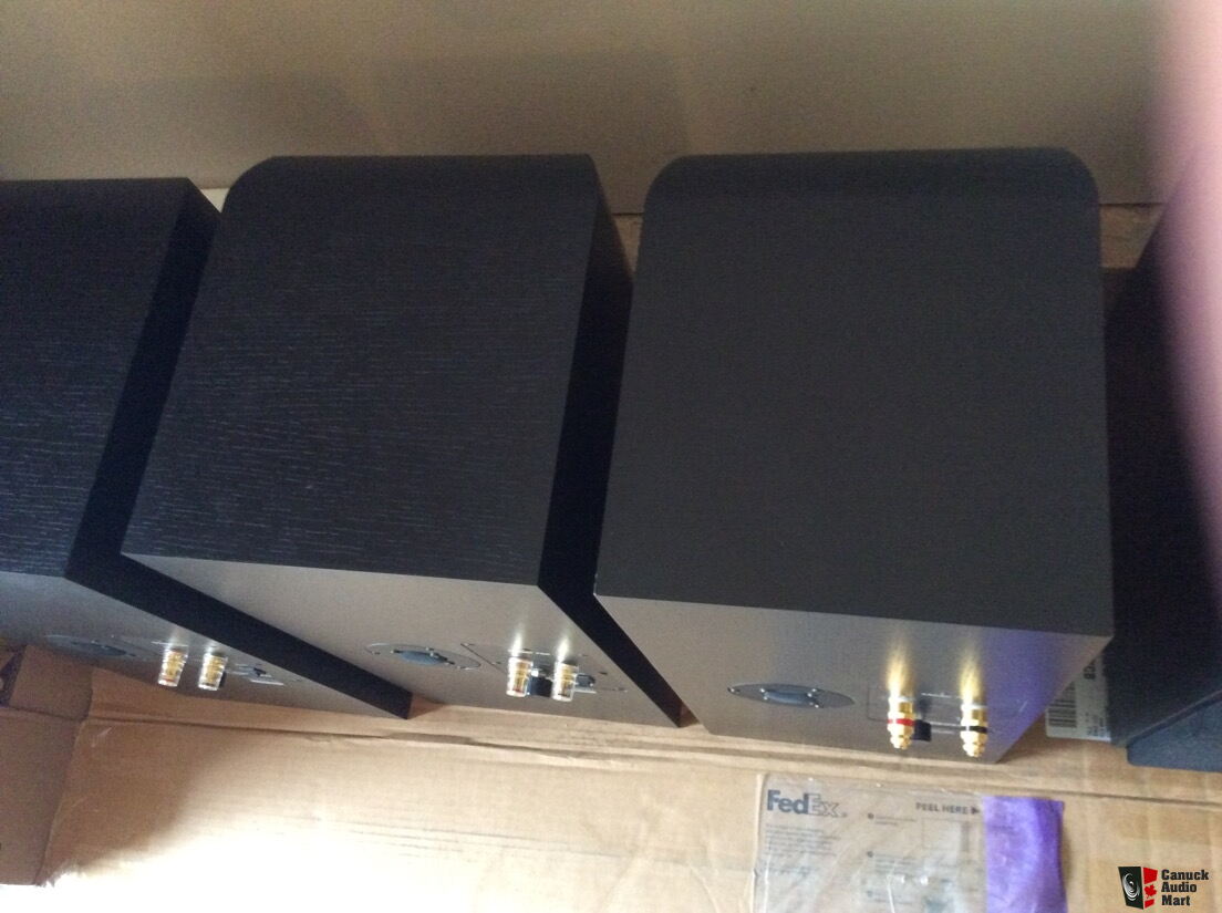 Genesis 700 centre speaker