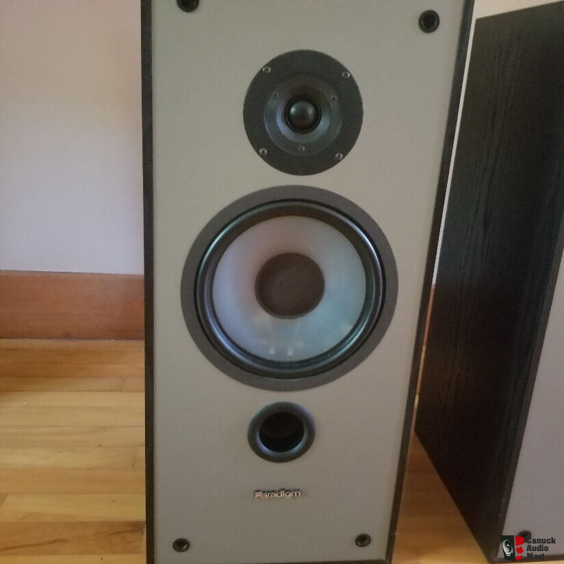 Pair of Paradigm Model 7SE with grilles and feet consecutive serial ...