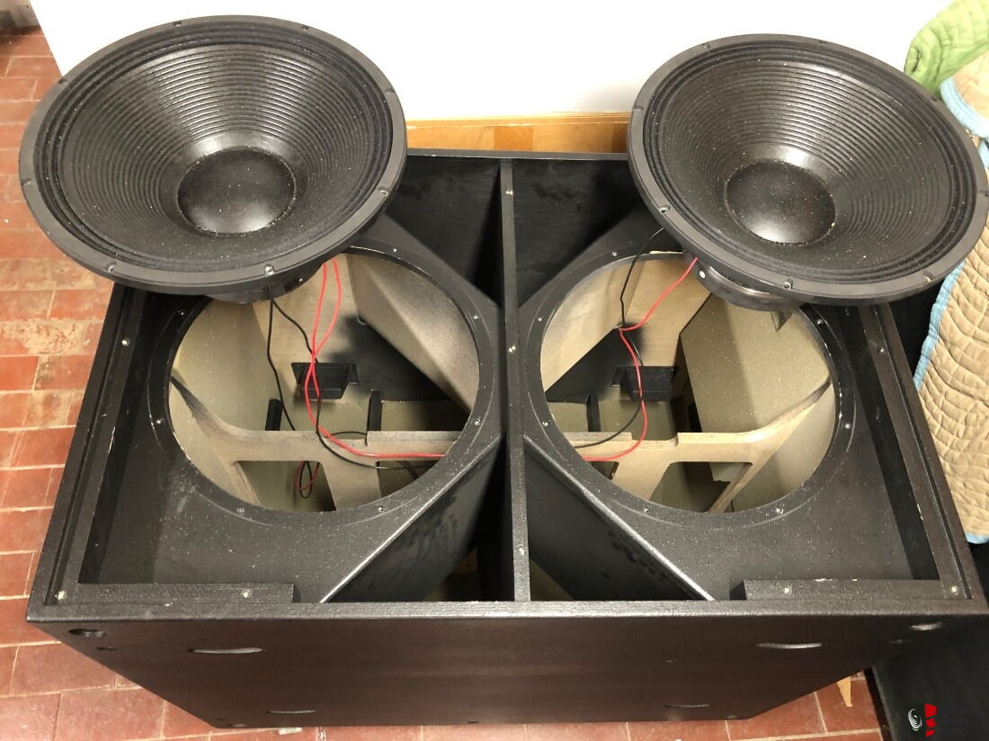1x Tannoy VS218DR Dual 18" Subwoofer w/casters and padded cover Photo ...