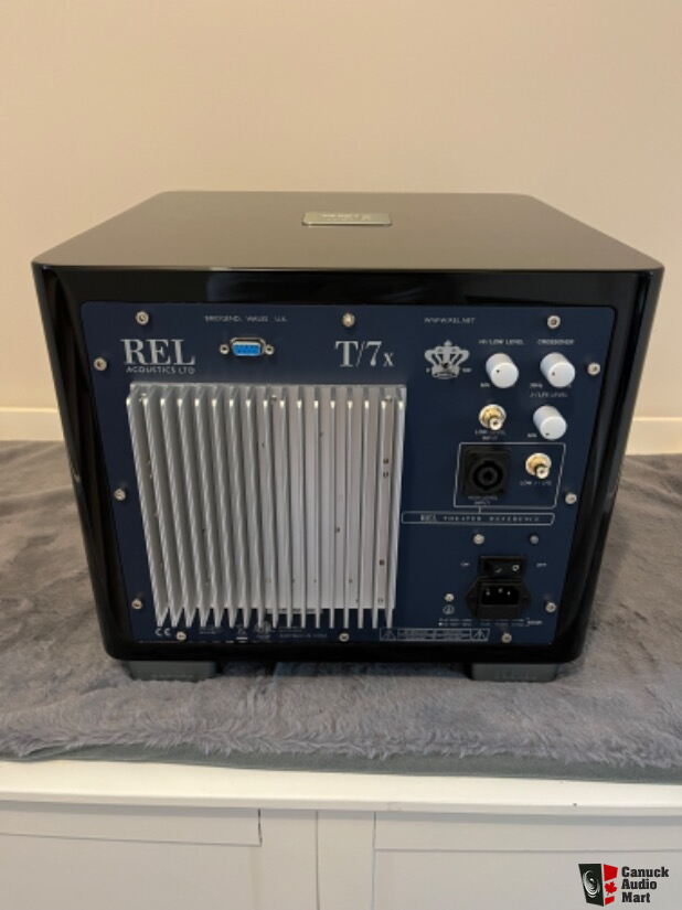 Rel T/7X Subwoofer in gloss black Photo #4650098 - US Audio Mart