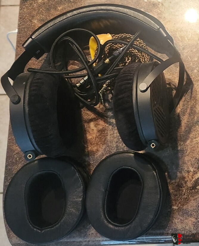 Monoprice Monolith M1070 Over Ear Open Back Planar Headphones Photo ...