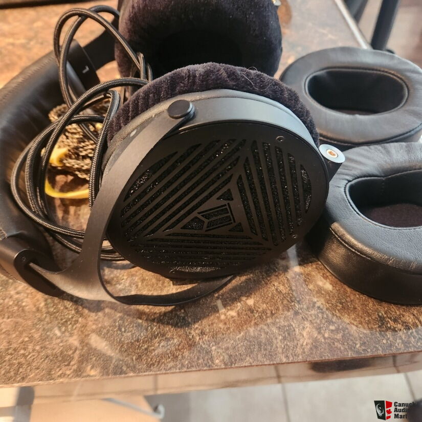 Monoprice Monolith M1070 Over Ear Open Back Planar Headphones Photo ...