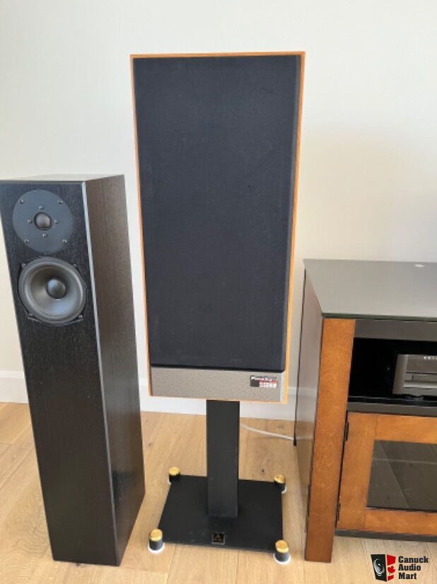 Paradigm Export Monitors with stands Photo #4668177 - US Audio Mart