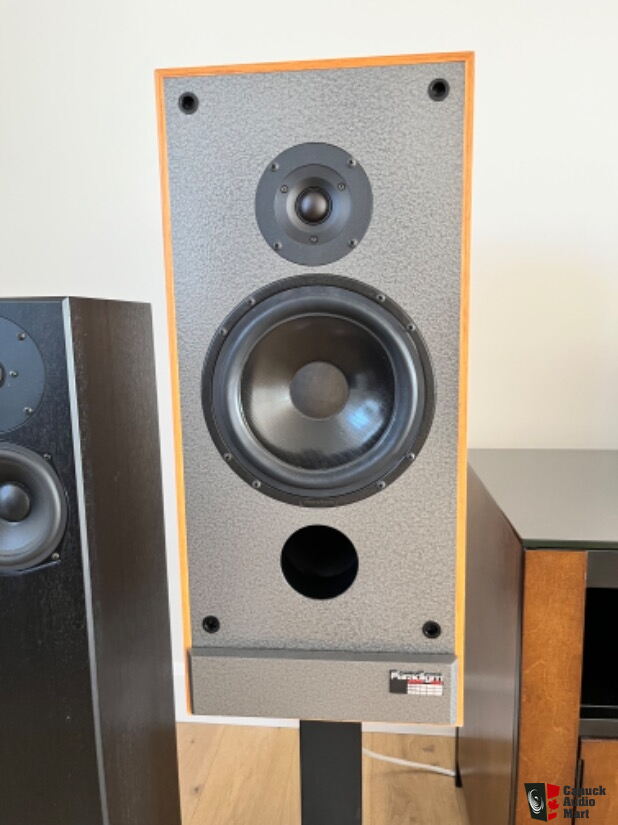Paradigm Export Monitors with stands Photo #4668177 - US Audio Mart