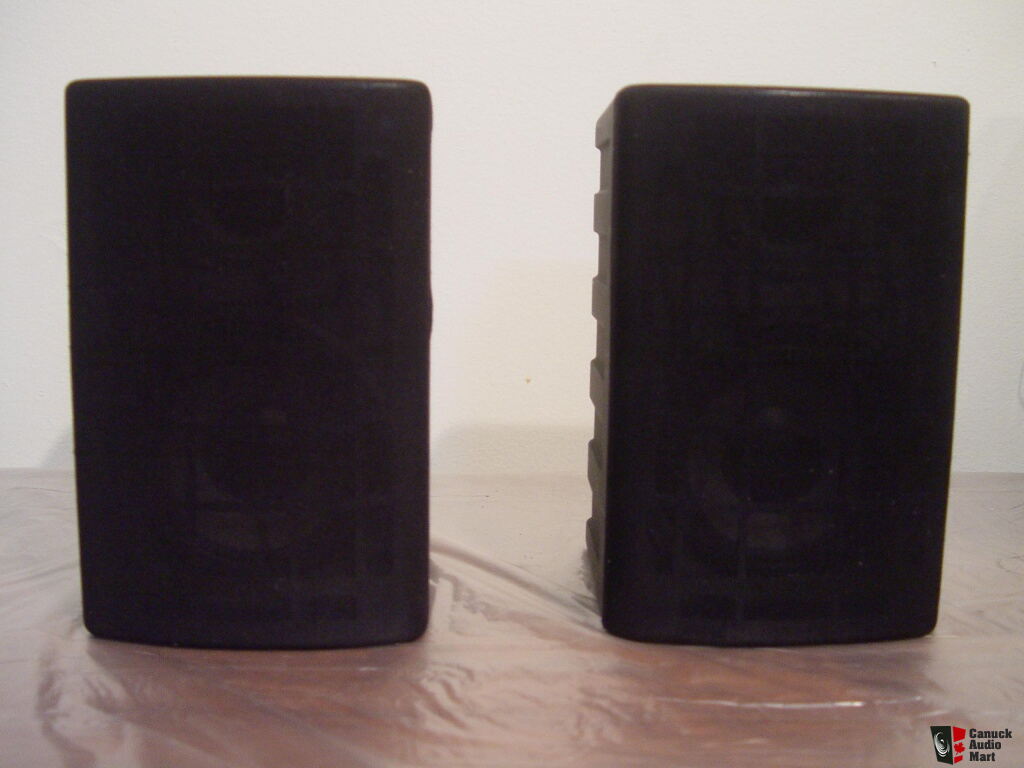GENEXXA PRO X7 Minimus 7 speakers