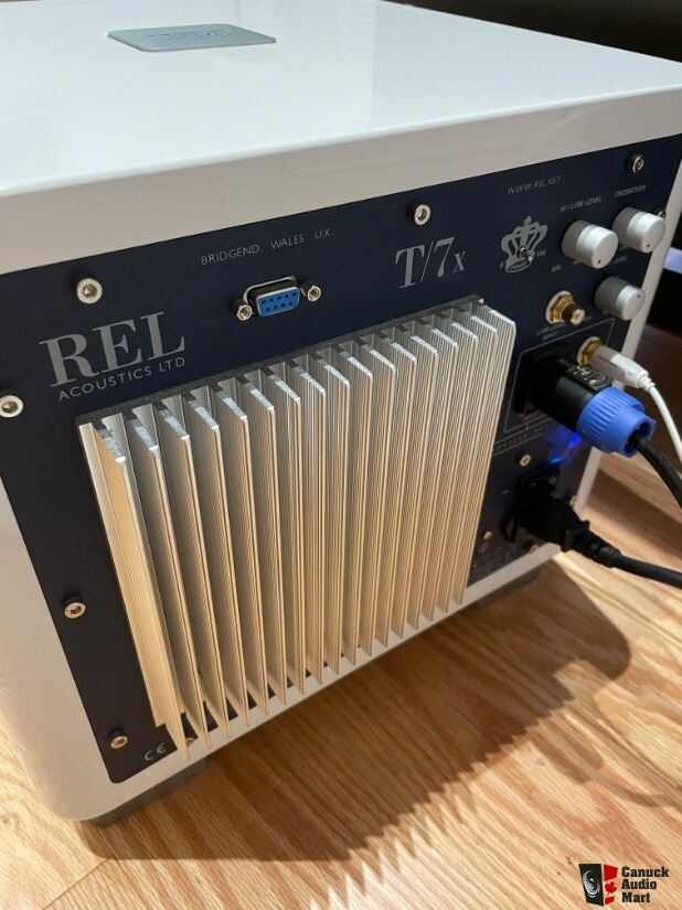 REL T/7x (White) Photo #4688984 - Canuck Audio Mart