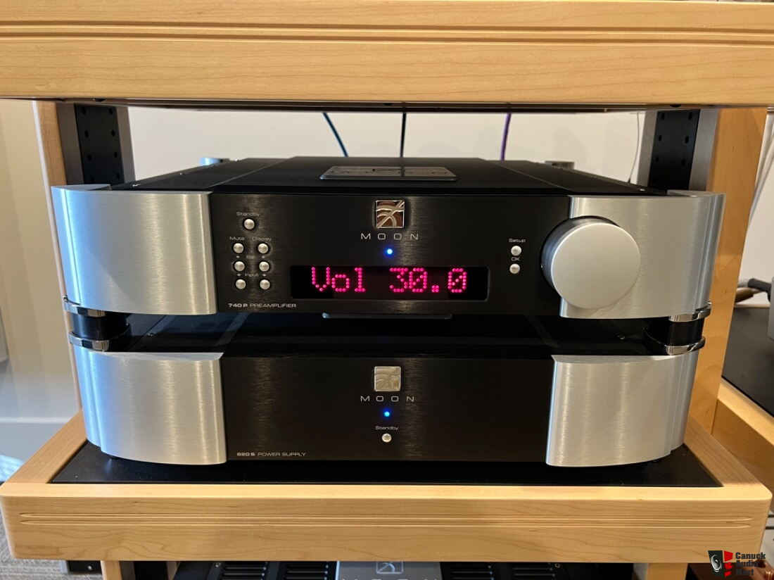 MOON 740P Preamplifier and 820S Power Supply - Dealer Demo Photo ...