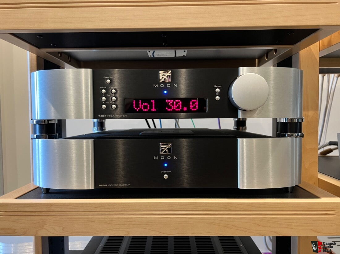 MOON 740P Preamplifier and 820S Power Supply - Dealer Demo Photo ...