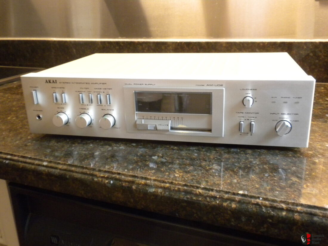Akai integrated amplifier model AM-U02 and matching Akai model AT-K02 ...