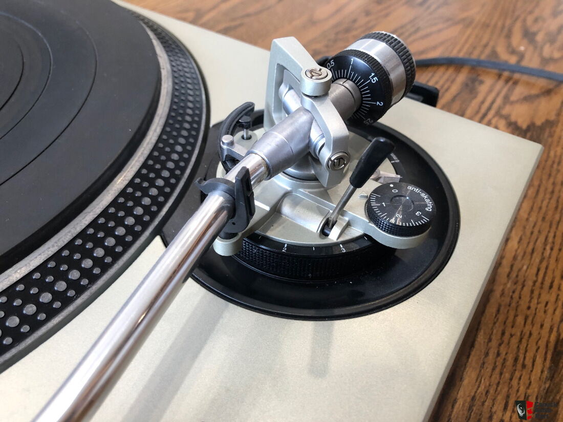 Technics SL1200 MK II turntable - RCA sockets and LED light Photo ...