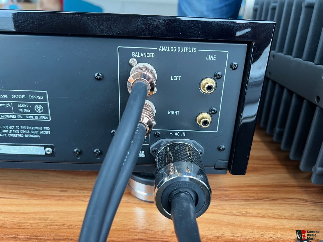 Accuphase DP-720 Precision MDSD SA-CD Player (Retail Price = 26,000 CAD ...