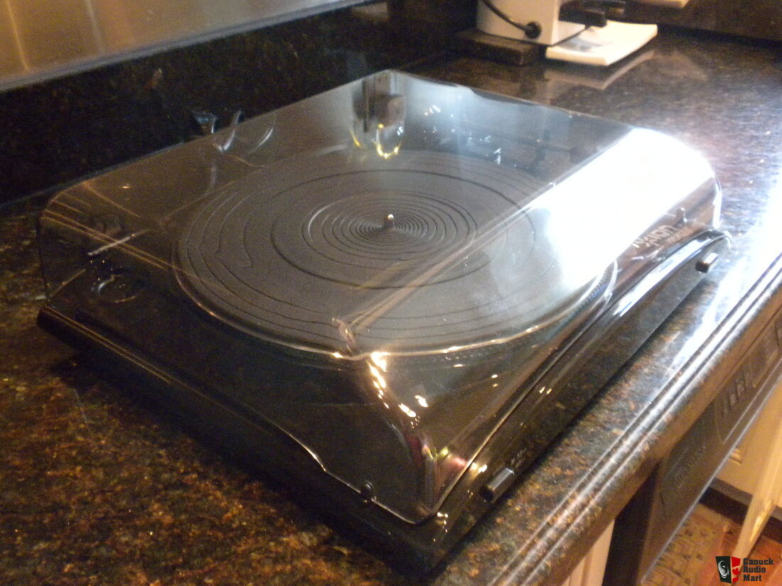 ION profile turntable Photo #4766549 - Canuck Audio Mart