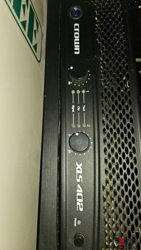Crown XLS 204 in wood cabinet 2 x 260WPC or 1 x 800@ 8Ohms