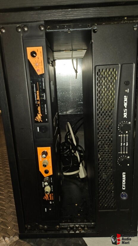 Crown XLS 204 in wood cabinet 2 x 260WPC or 1 x 800@ 8Ohms Photo ...