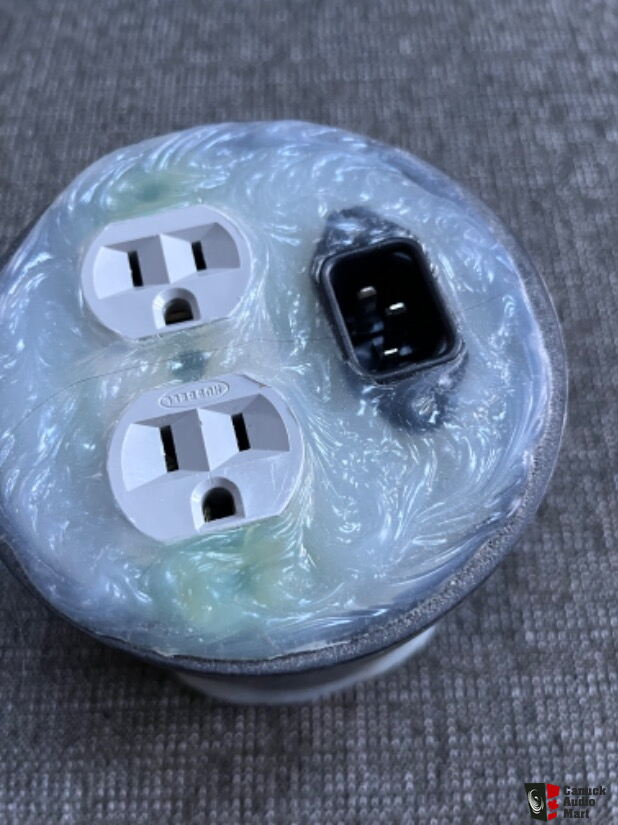 Blue Circle PLC FX2 Thingee - 6 outlets For Sale - Canuck Audio Mart