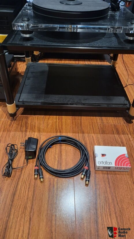 Turntable with very new cartridge and upgraded tonearm wire Photo ...