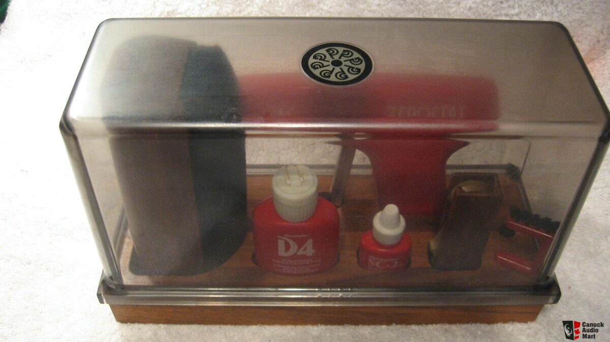 Discwasher Deluxe Cleaning Set with Solid Walnut Base and Cover Photo ...
