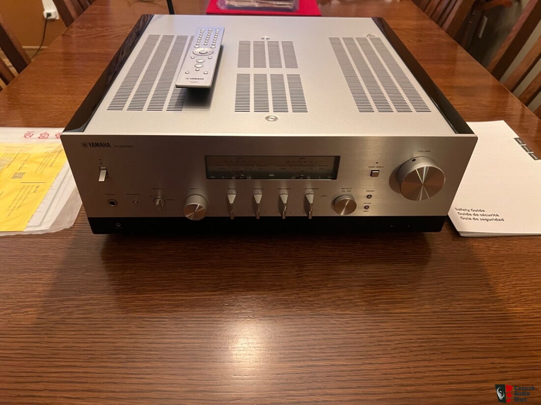 MINT Yamaha R-N2000A Receiver in Silver For Sale - US Audio Mart