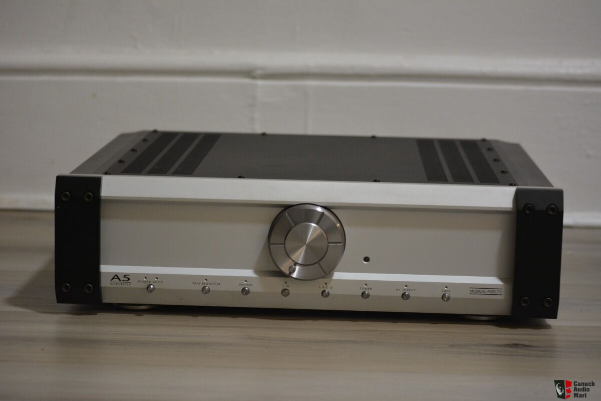 Musical Fidelity A5 Integrated amplifier with A5 Tube CD player Photo ...