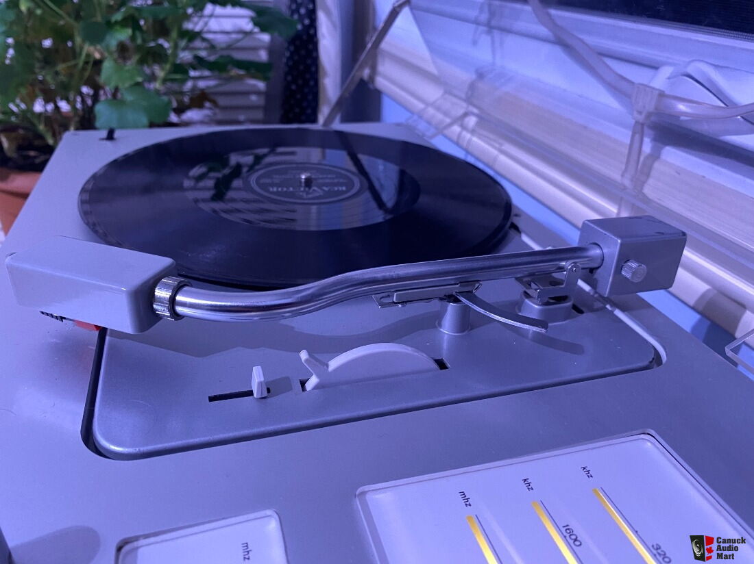 Braun Audio 1M ^ radio & record player ^ design Dieter Rams Photo ...