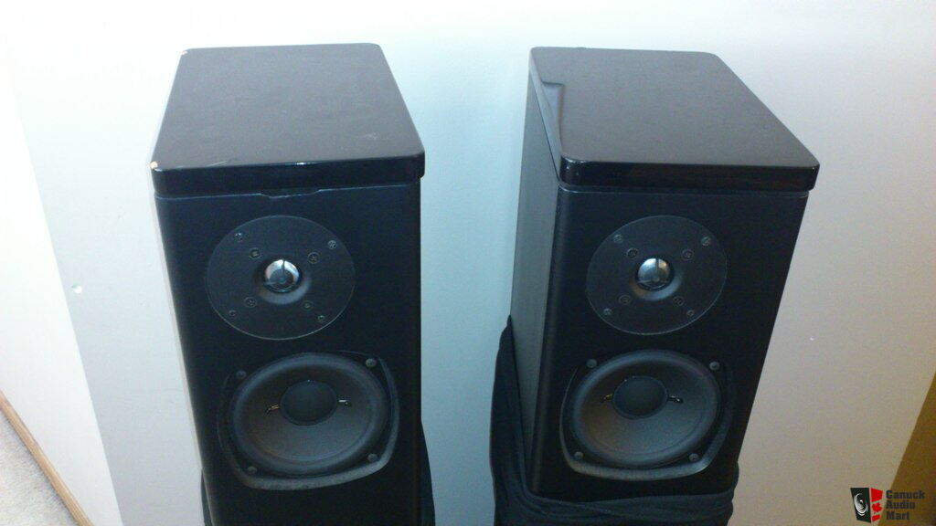 Definitive Technology Model BP8B High Performance Tower Speakers Photo ...