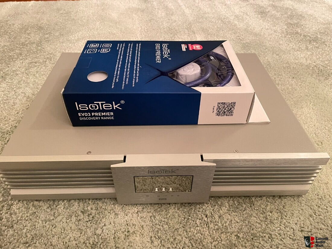 IsoTek EVO3 SIGMAS Power Conditioner Photo #4857343 - Canuck Audio Mart
