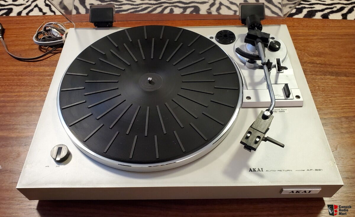 Akai AP-B21 turntable