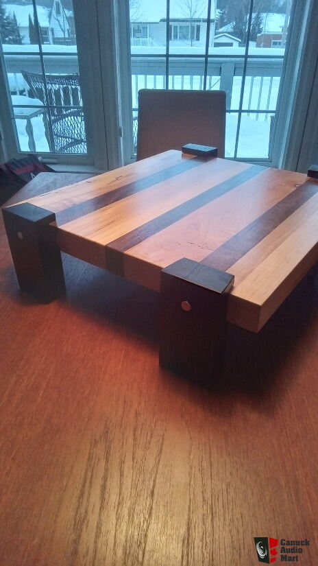 Amp/Turntable stand with legs For Sale - Canuck Audio Mart
