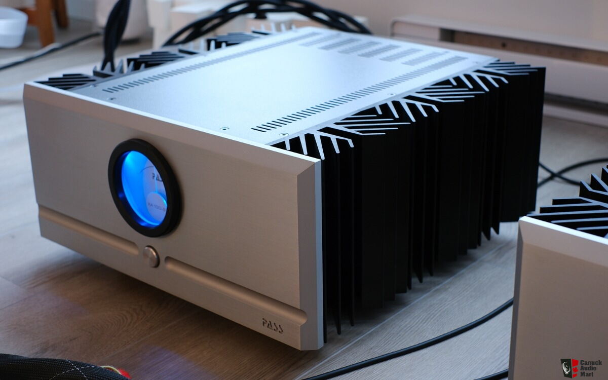Pass Labs XA 100.8 monoblock amplifiers Photo #4899224 - Canuck Audio Mart
