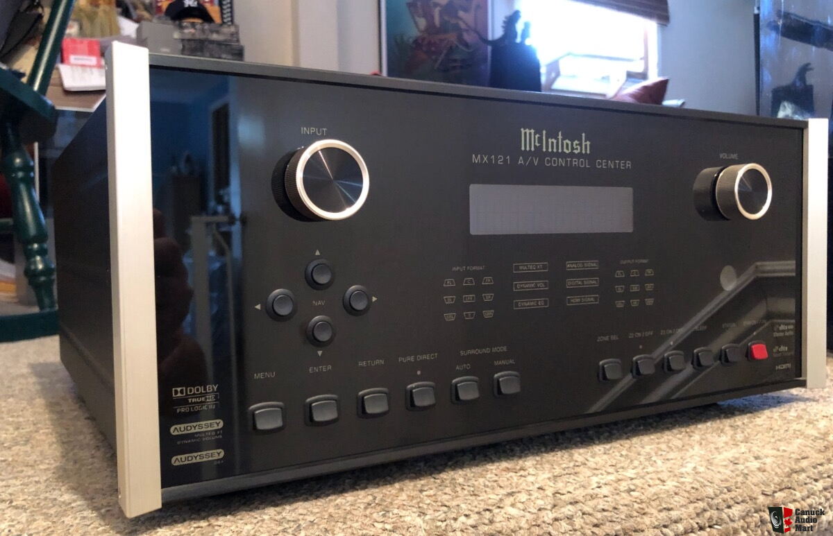McIntosh MC205 Power Amp and McIntosh MX121 A/V Control Center combo ...