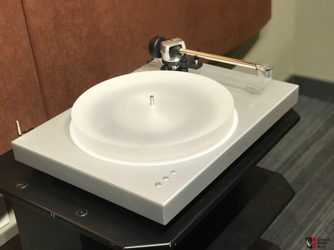 AVM R2.3 Turntable - Free Shipping
