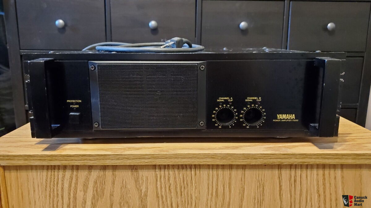 Yamaha P2250 Professional Power Amplifier