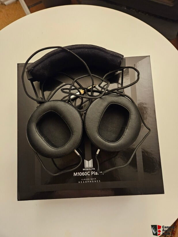 Monoprice M1060C Headphones with Pilot Pad Photo #4922322 - Canuck ...