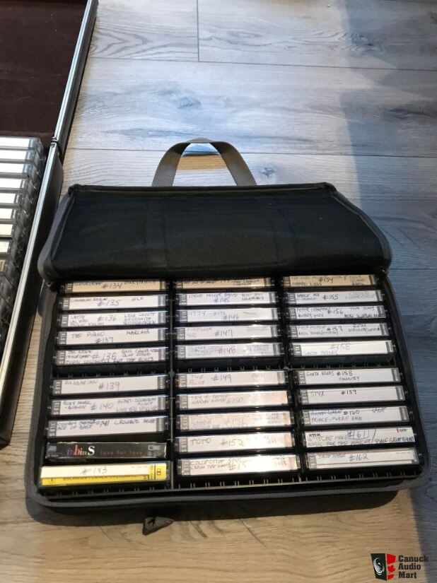 200 cassettes + Maxell XL II 60 and 90 minute blank tapes Photo ...