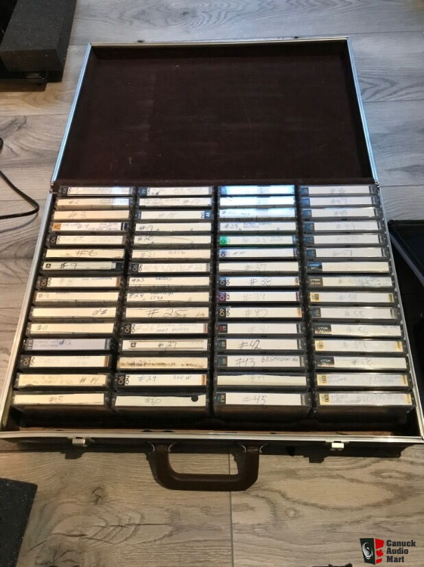 200 cassettes + Maxell XL II 60 and 90 minute blank tapes Photo ...