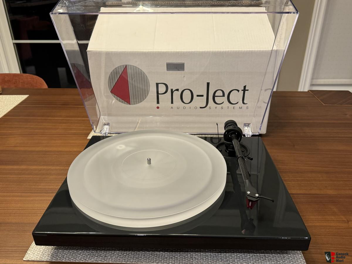 Project 1-Xpression III with carbon tonearm Ortofon cartridge For Sale ...