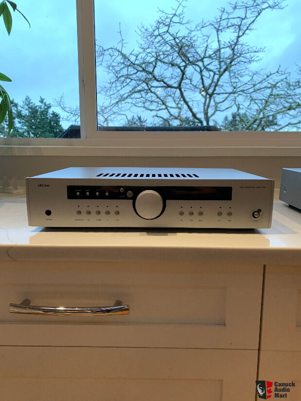 Arcam Diva A85 Integrated Amplifier with Matching P85 Power Amplifier ...
