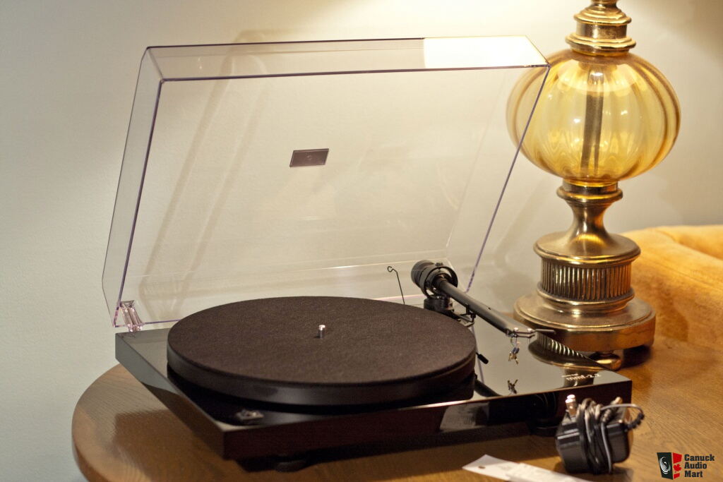 Music Hall MMF-2.2 Manual Turntable Photo #495926 - Canuck Audio Mart