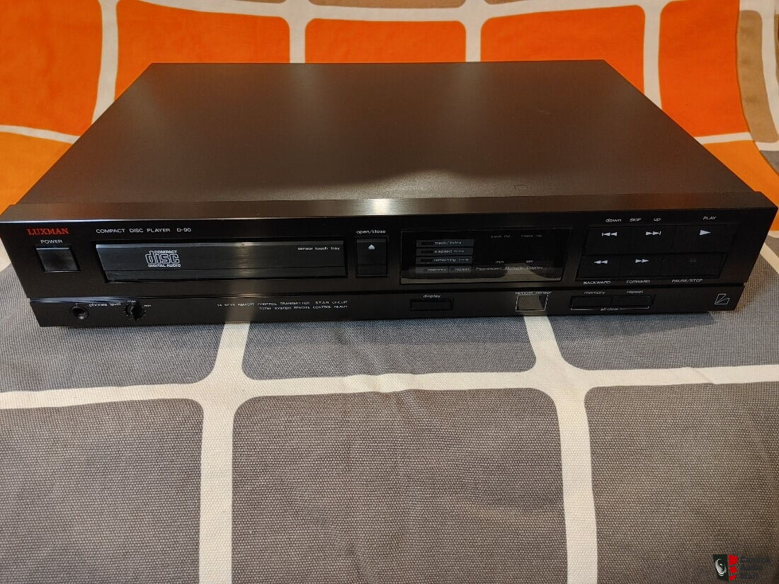 Sale Pending - Luxman D-90 Compact Disc Player Photo #4984452 - Canuck ...