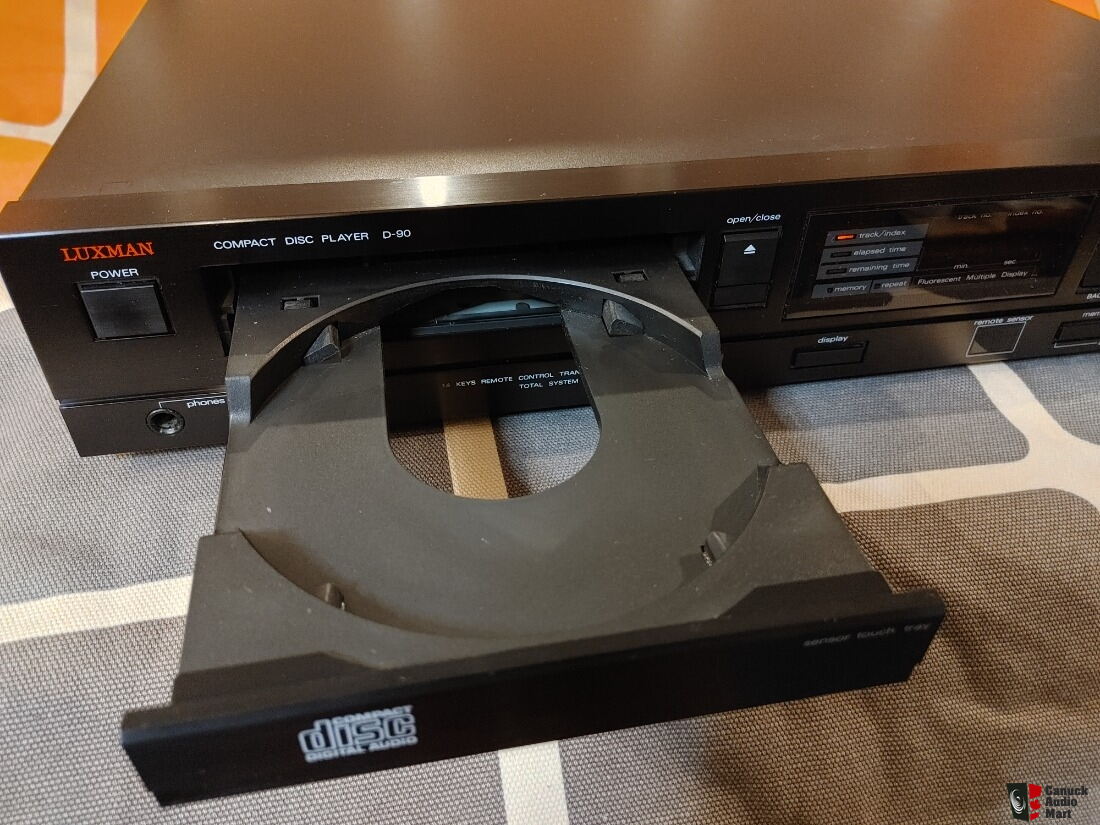 Sale Pending - Luxman D-90 Compact Disc Player Photo #4984455 - Canuck ...
